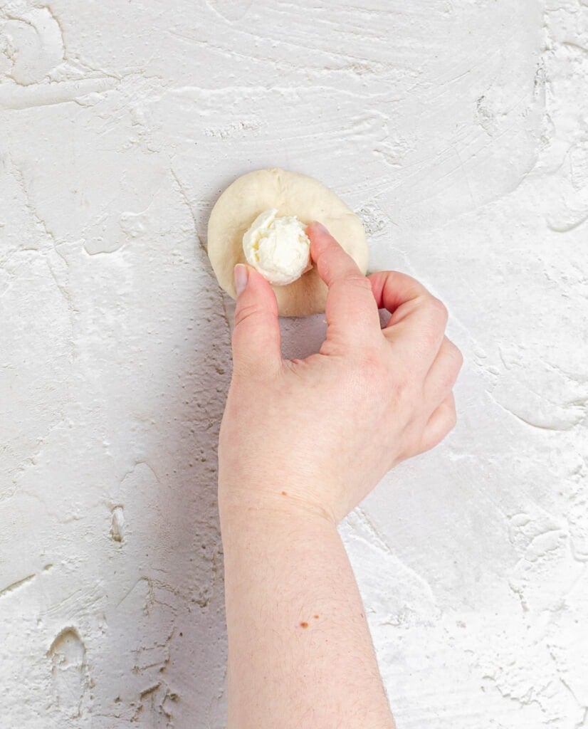 Cream Cheese Stuffed Mini Bagel Bombs » the practical kitchen