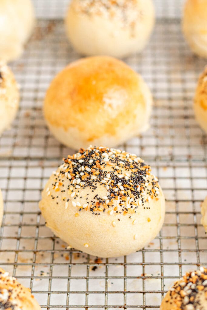 Cream Cheese Stuffed Mini Bagel Bombs » the practical kitchen